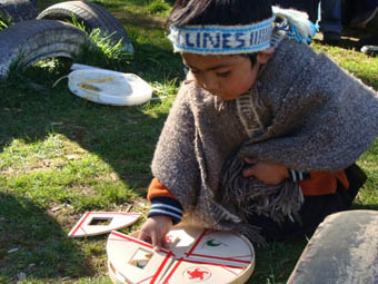.: El Niño Mapuche esperando su propia Navidad