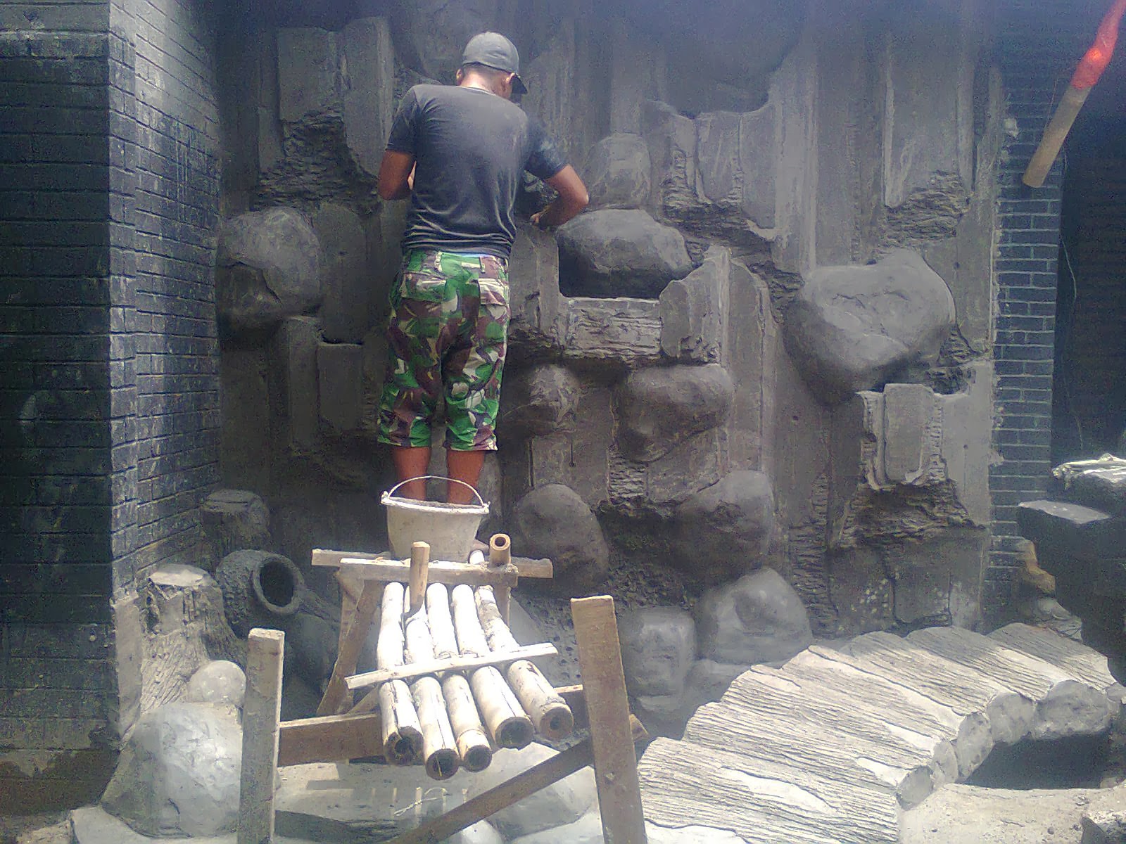 25 Contoh Relief Taman Tebing Rumah