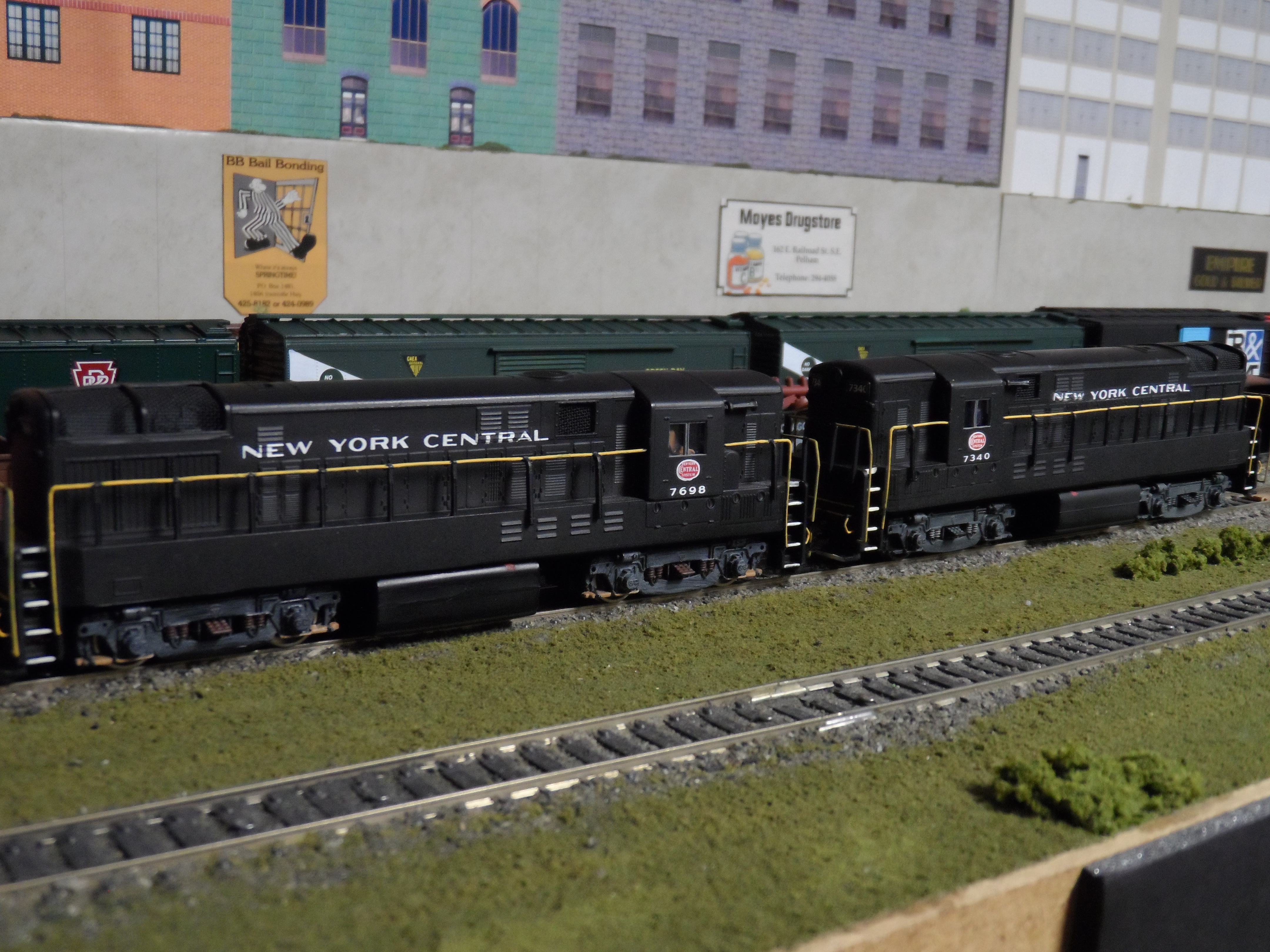 New York Central Train Layout: Penn Central FM H16-44 #5169
