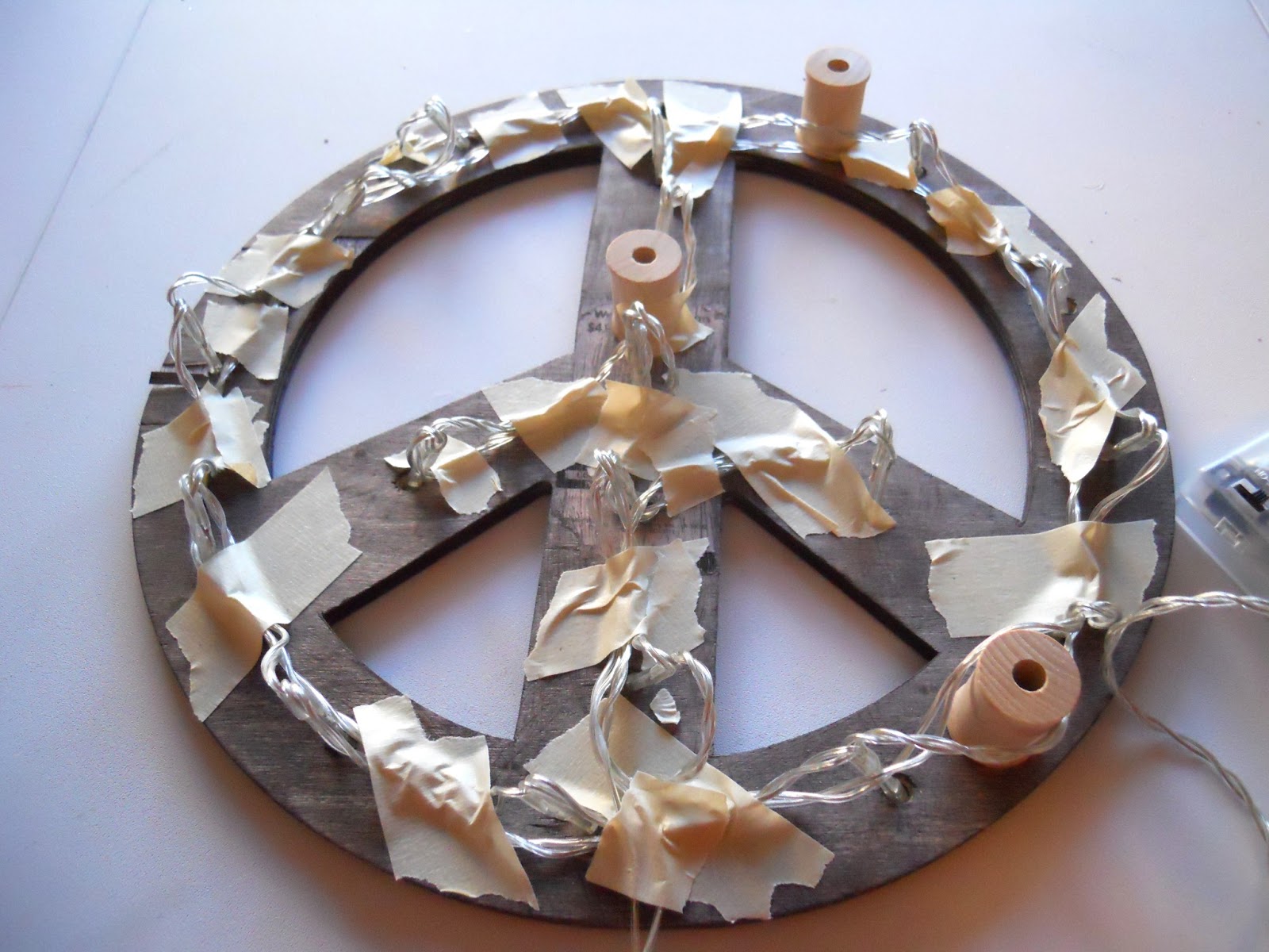 Corner Window Crafts: DIY Lighted Peace Sign