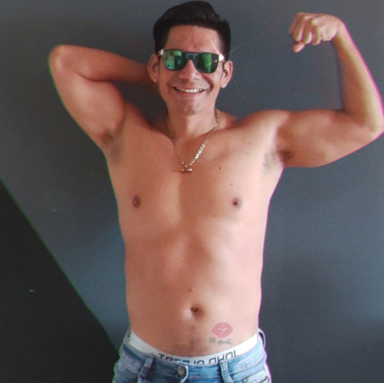 world bodybuilders pictures: peruian bodybuilder Ro Salazar from lima