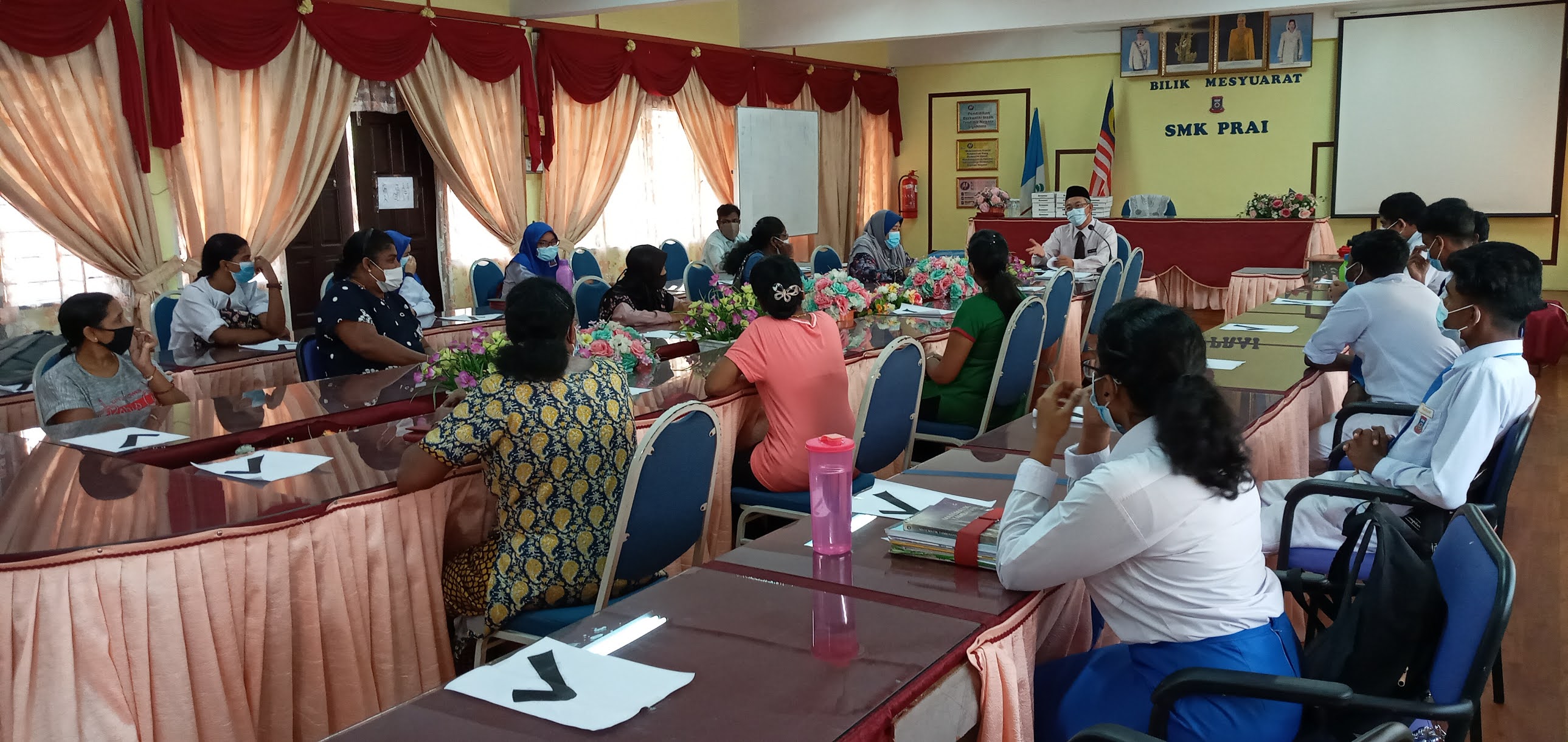 LAMAN BLOG SMK PRAI - PEA 0001: MAJLIS PENYERAHAN TABLET empowerNCER ...