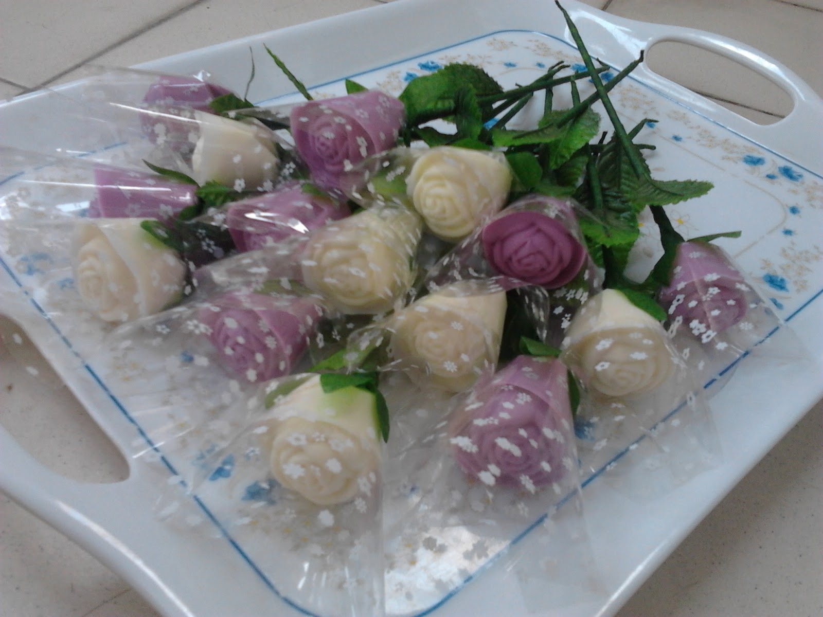 Pretty Choc Homemade Chocolate & Cakes: Coklat Bunga Ros Putih Purple ...