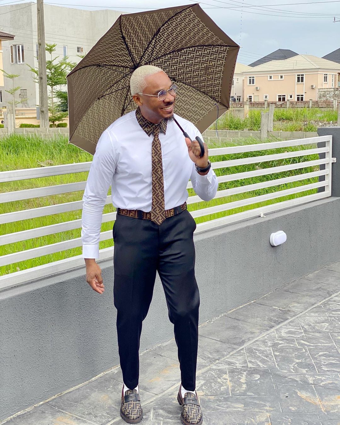 Pretty Mike And Umbrellas : Pretty Mike started his stunts first by ...