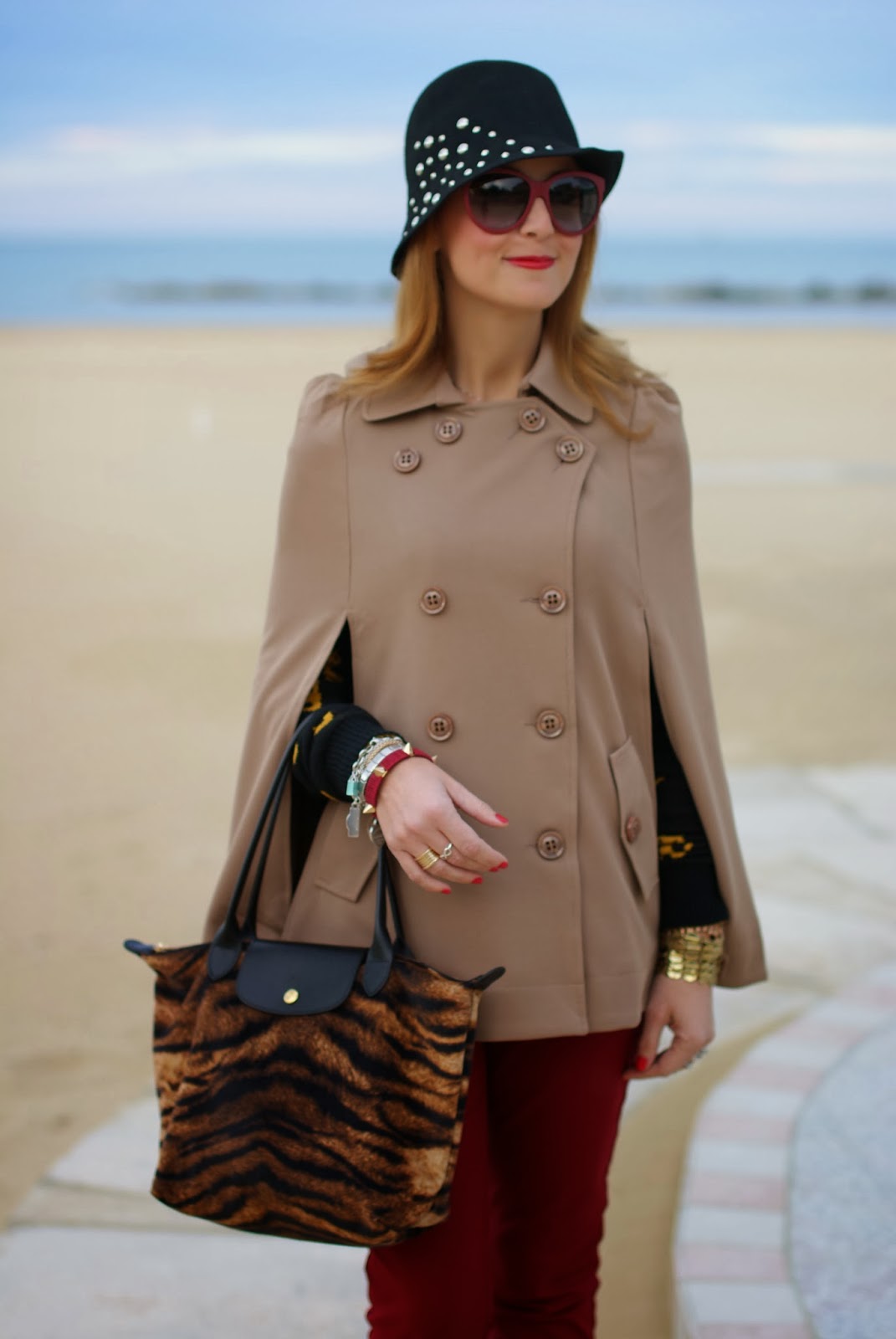 Vintage style: camel cape | Fashion and Cookies - fashion and beauty blog