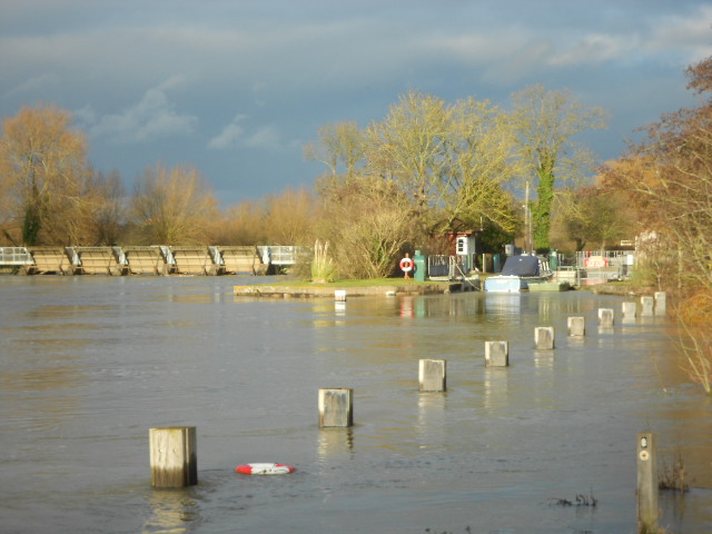 nb Black Bess: Thames in flood-Abingdon and Days Lock
