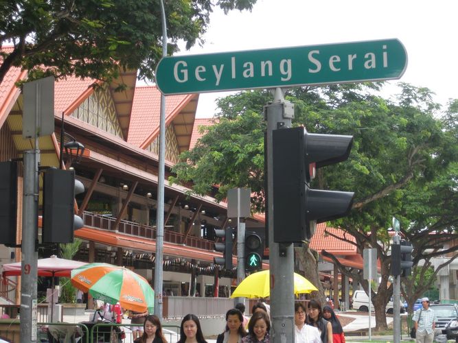 to Travel & to Learn : Geylang atau Geylang Serai