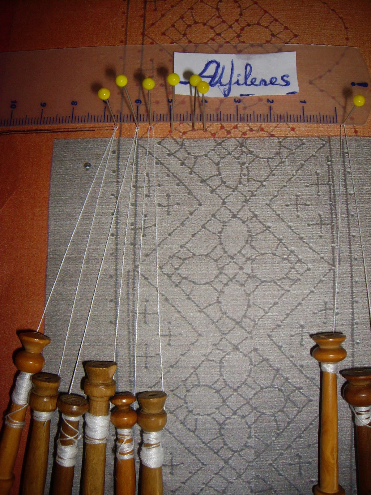 Patrón de un entredós de encaje de bolillos