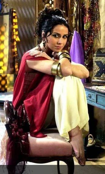 Figurino Jade em O Clone