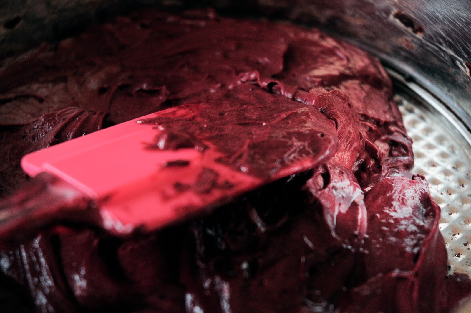 Red Velvet Cake with Rosette Cream Cheese Frosting | FORGET THOSE CALORIES