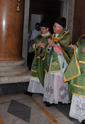 Orbis Catholicus Secundus: FSSP in URBE: Mons. Guido Pozzo Sings High Mass