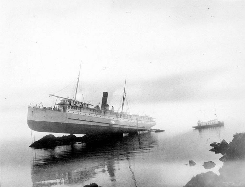 Extraordinary Running Aground in Alaska: Remarkable Images of the ...