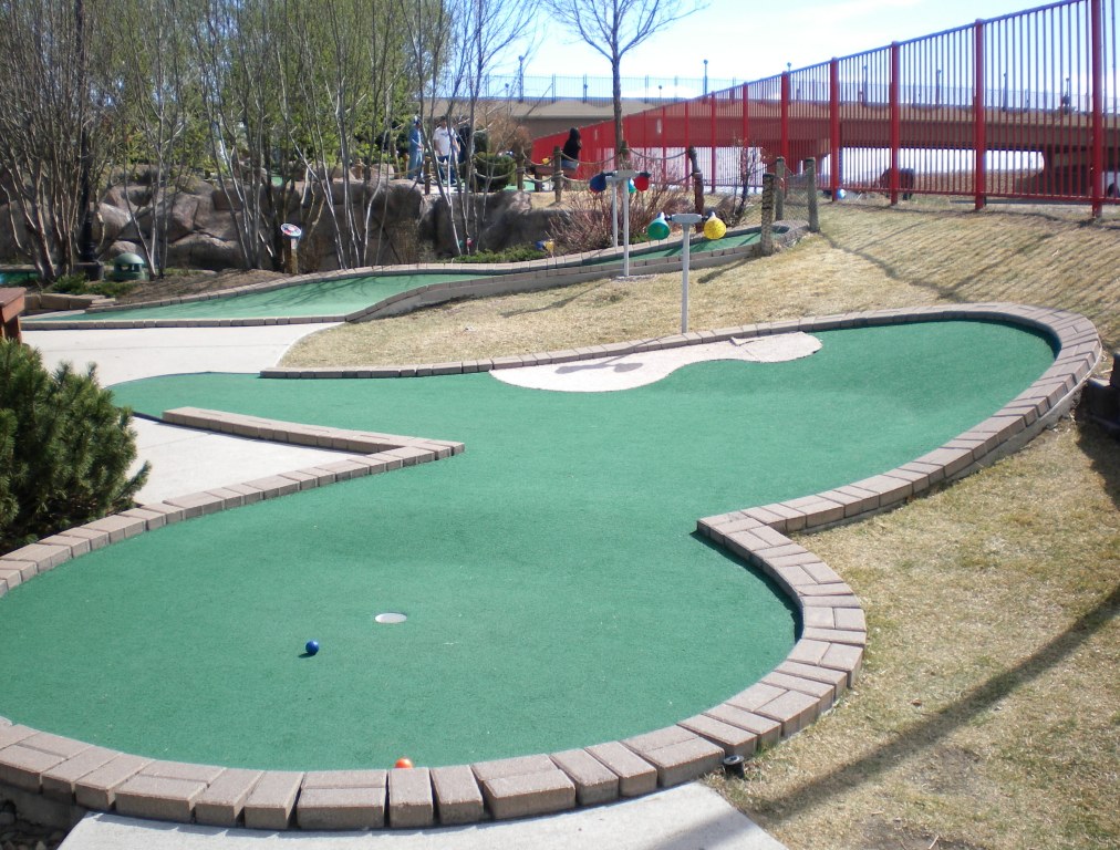 The Ham and Egger Files: Minigolf in the Boondocks