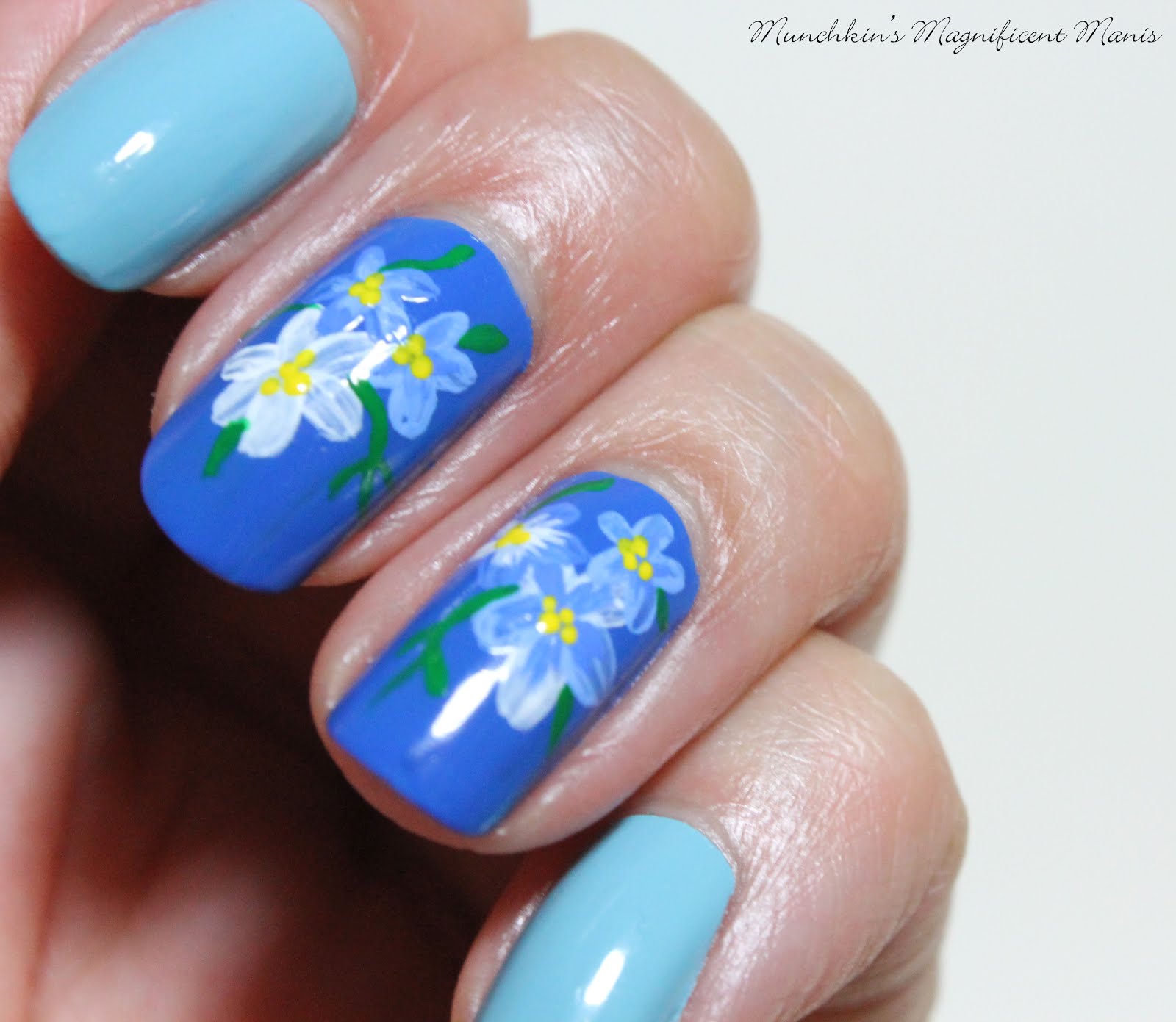 Munchkin’s Magnificent Manis: Spring in bloom- flower nail design