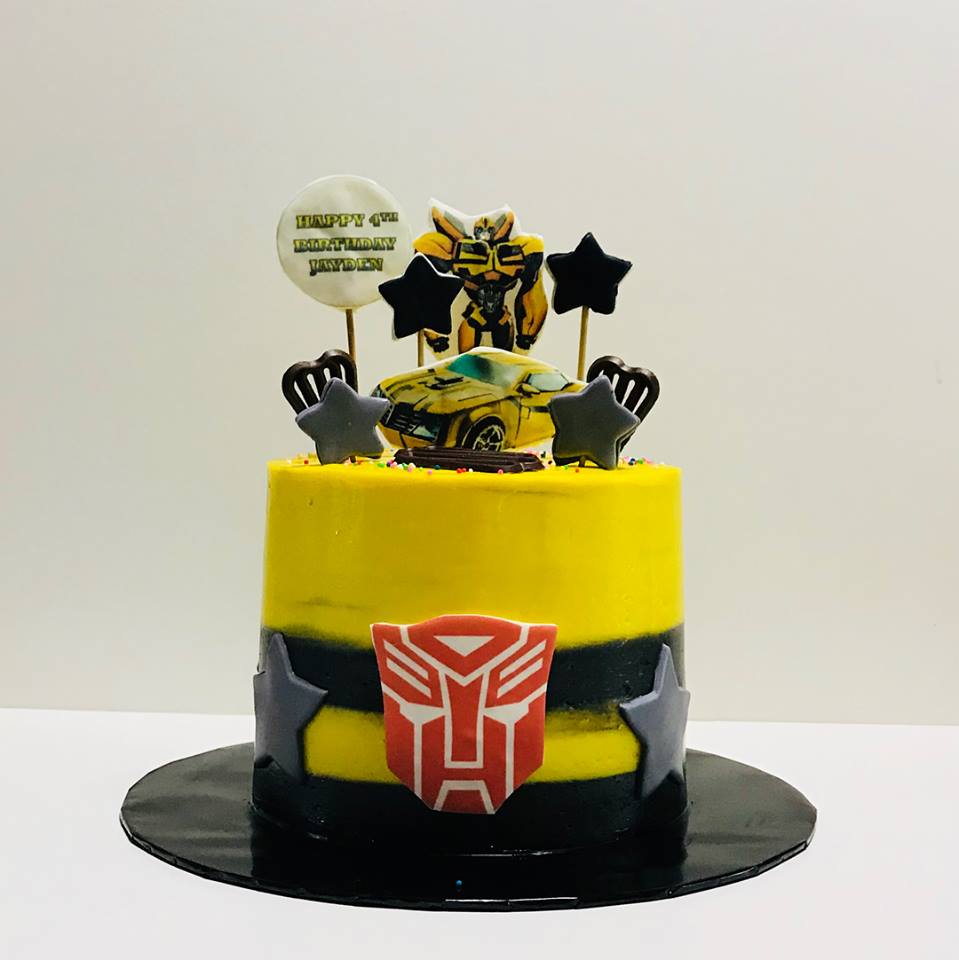 Izah's Kitchen: Bumblee theme _ Halal cakes Singapore