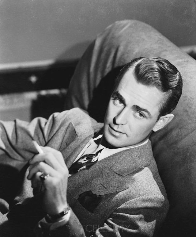 35 Handsome Portrait Photos of Alan Ladd in the 1940s ~ Vintage Everyday