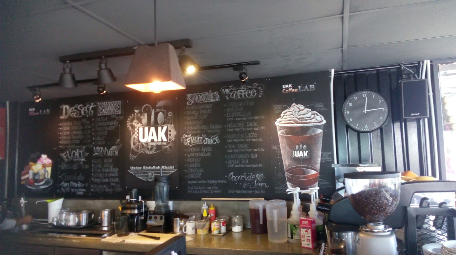 Hari hari yang ku lalui...: Cafe UAK