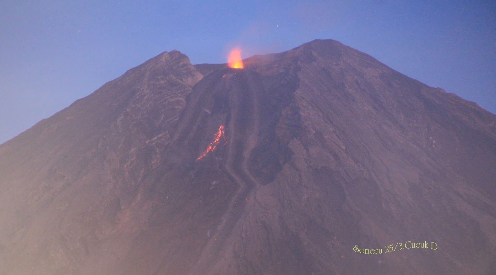 JURNALIS MAHAMERU LUMAJANG