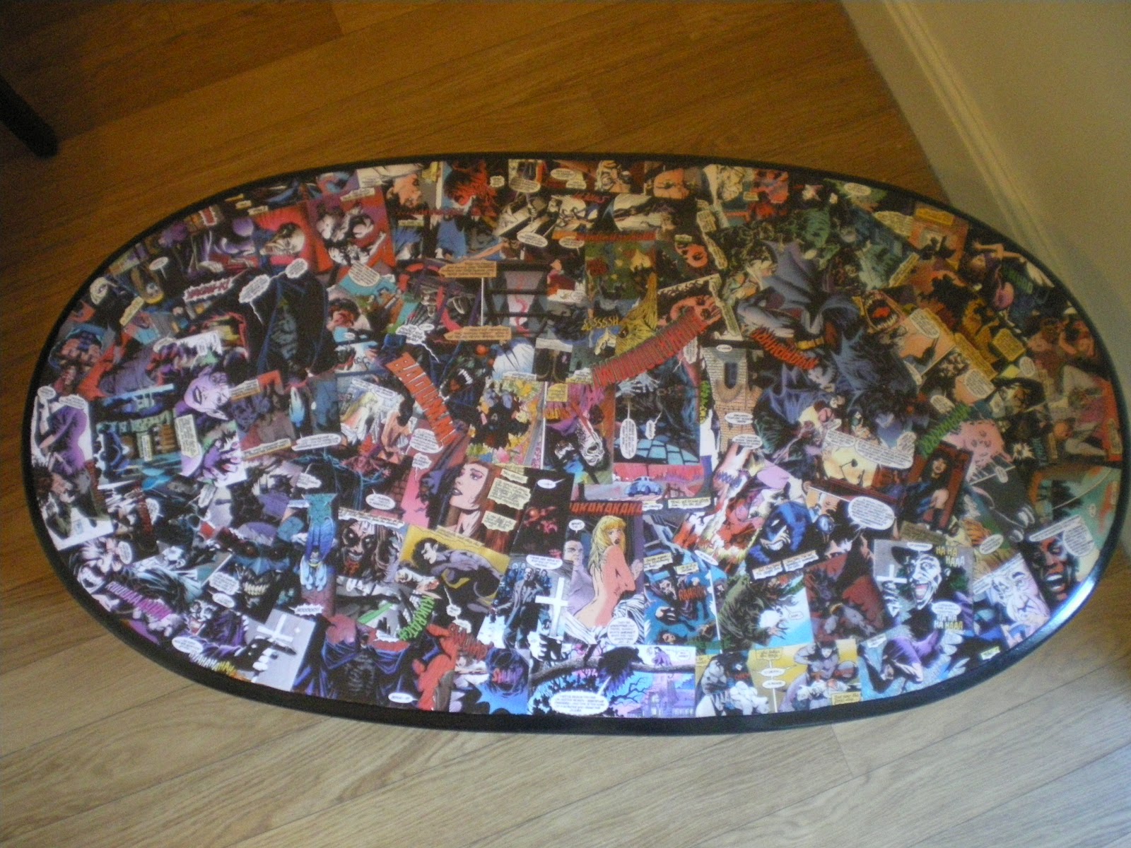 Fantasie Furniture: DC Batman Vampire Comic Table