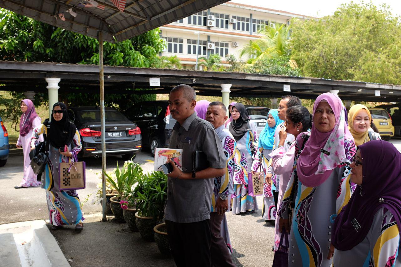 BLOG RASMI SMK BBST: LAWATAN PENANDA ARASAN DARI SMK BALUNG, TAWAU, SABAH