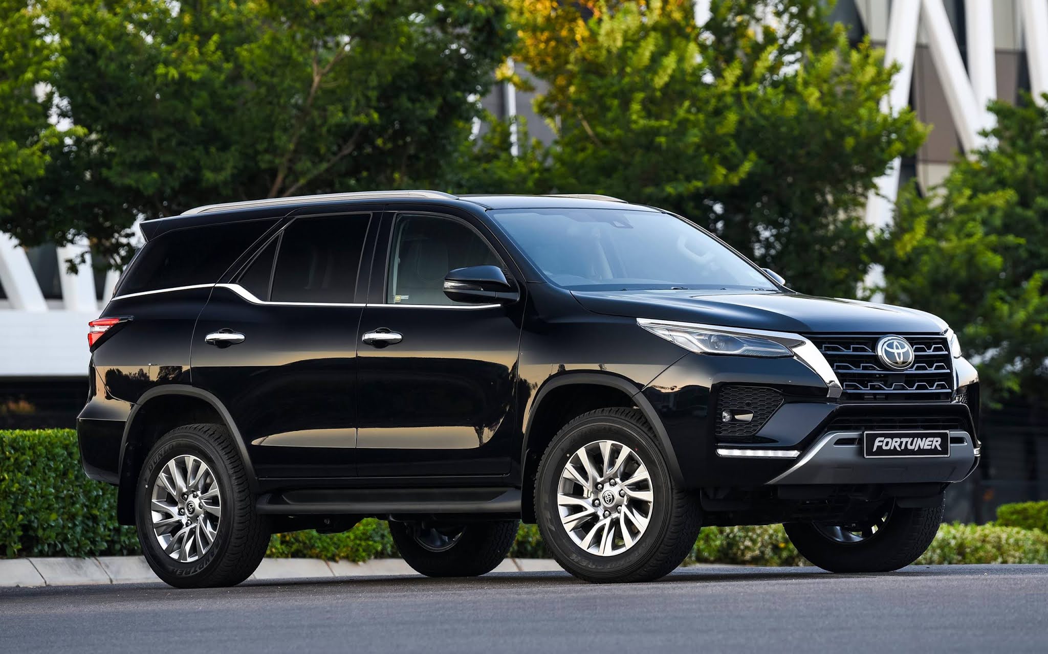 Novo Toyota Hilux SW4 2021 chega este mês com facelift