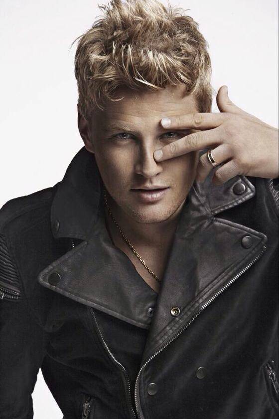 El Lavadero de las Muñecas: ALEXANDER ACHA PRESENTA SU NUEVO VIDEO MUSICAL