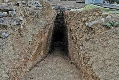 ΧΑΛΚΙΝΟ ΣΤΕΦΑΝΙ, ΚΕΡΑΜΙΚΑ ΚΑΙ ΑΛΛΑ ΣΗΜΑΝΤΙΚΑ ΕΥΡΗΜΑΤΑ ΠΕΡΙΕΧΕΙ Ο ...
