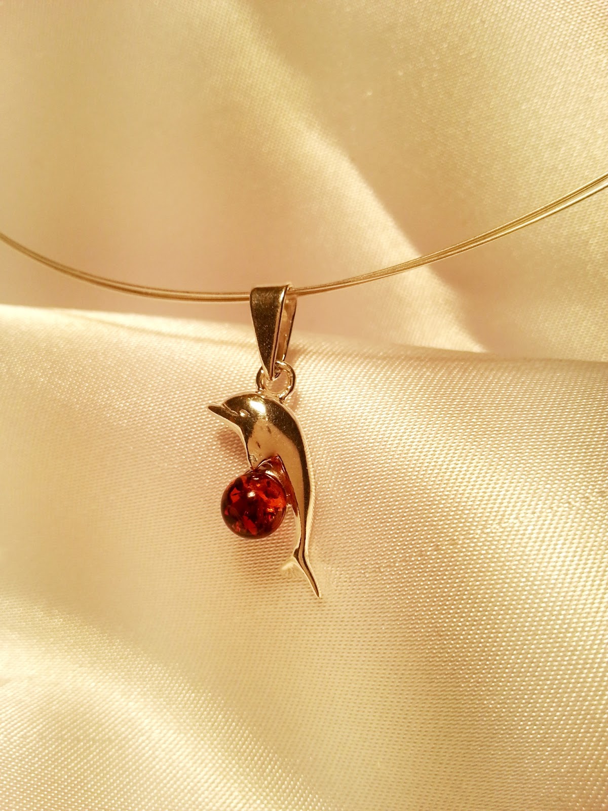 Ámbar del Báltico: Animales de ámbar y plata de ley.