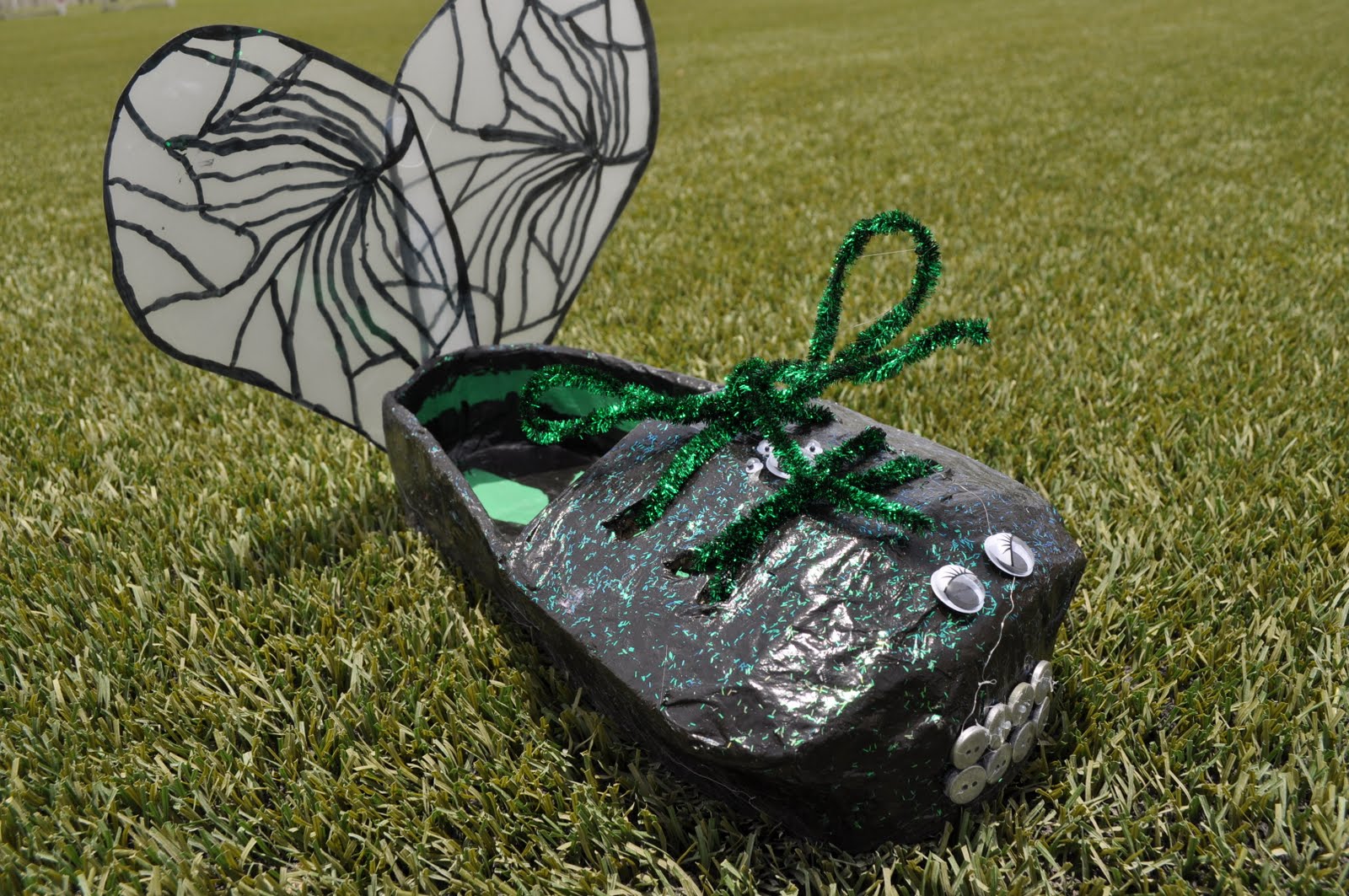 I teach art: Bug Shoe Design