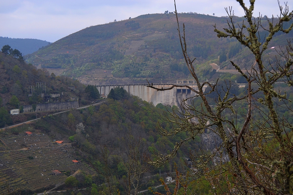 Guía de monumentos de un trotamundos stopover: Embalse de Belesar