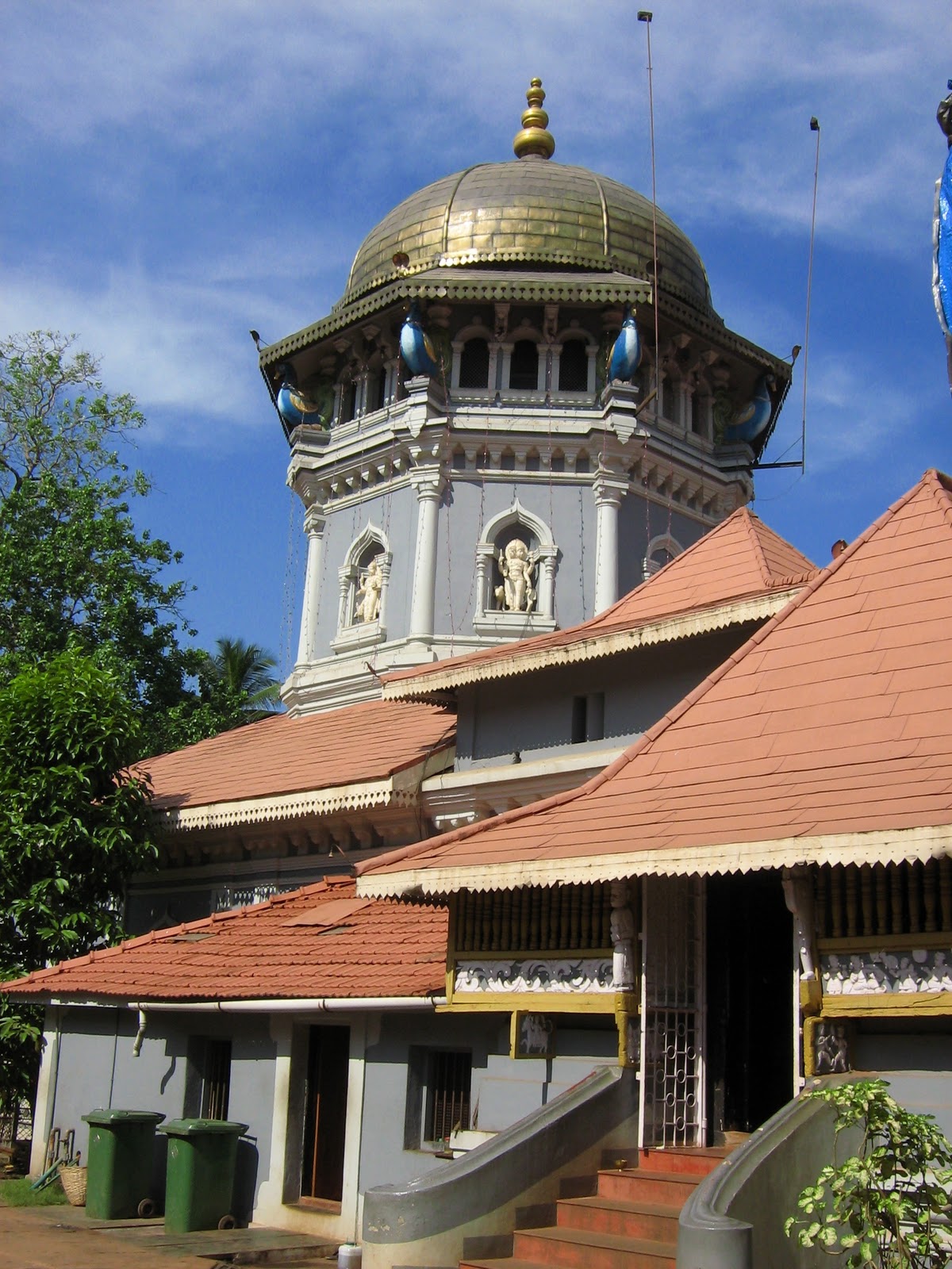 Travelz Unlimited: Mhalsa devi temple, Mardol , Goa.