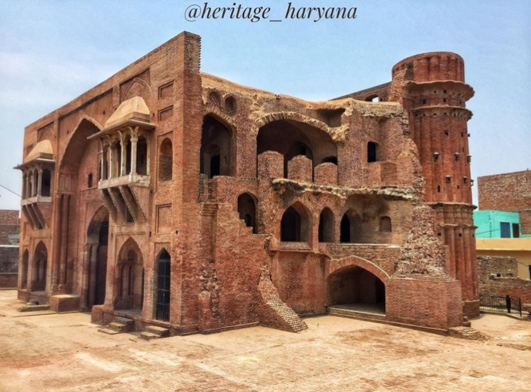GATEWAYS OF MUGHAL SARAI (GHARAUNDA)