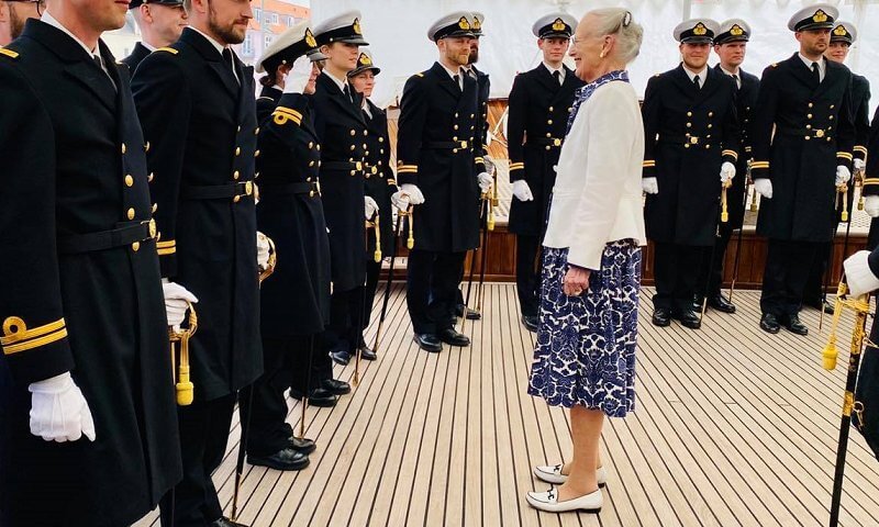 Queen Margrethe received new officers from the Navy