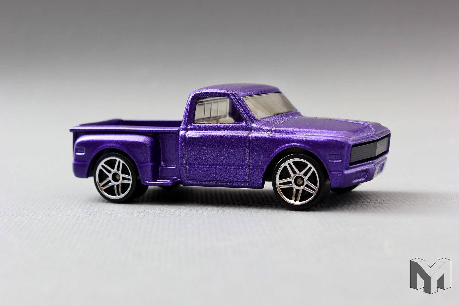 Ian's Diecast: Hotwheels: Custom 69 Chevy