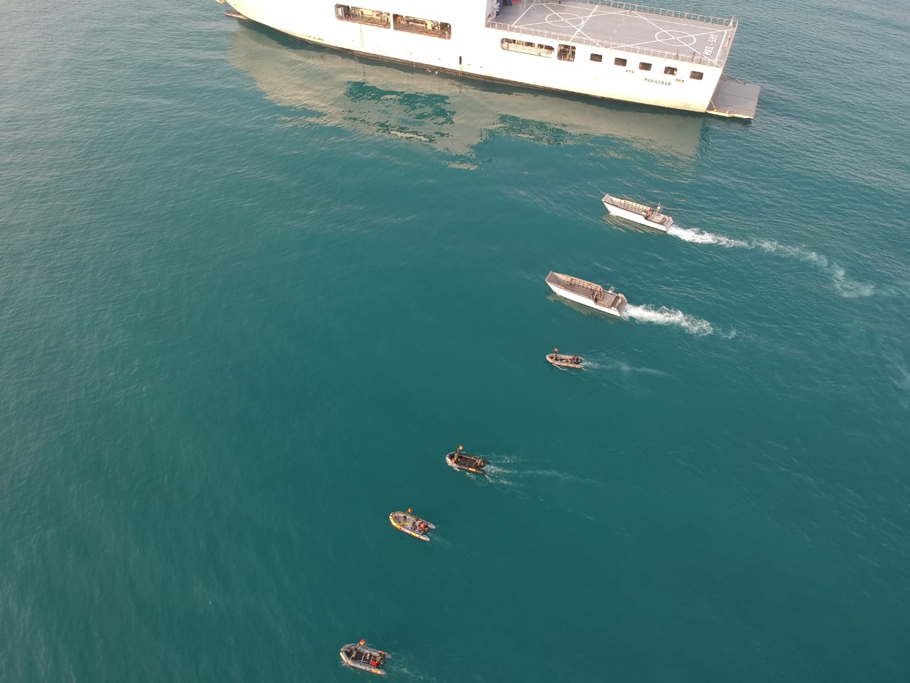 DEFENSE STUDIES: Satfib Koarmada II Latihan Manuver Sekoci Pendarat