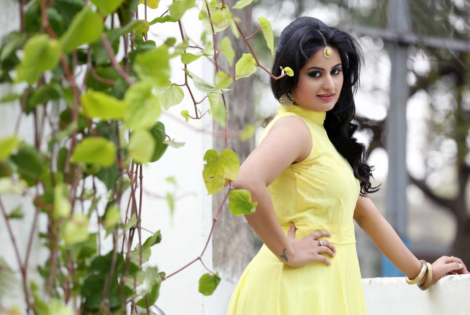 Ankitha Jhaveri Latest Hot Cleveage Spicy Sleveless Skirt PhotoShoot ...