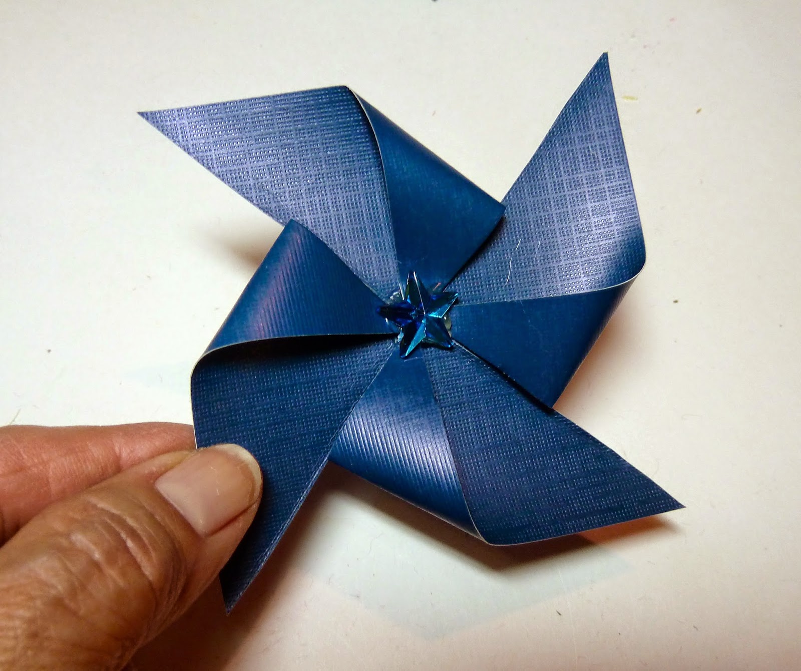 Make it easy crafts: Quick and easy patriotic pinwheel wreath