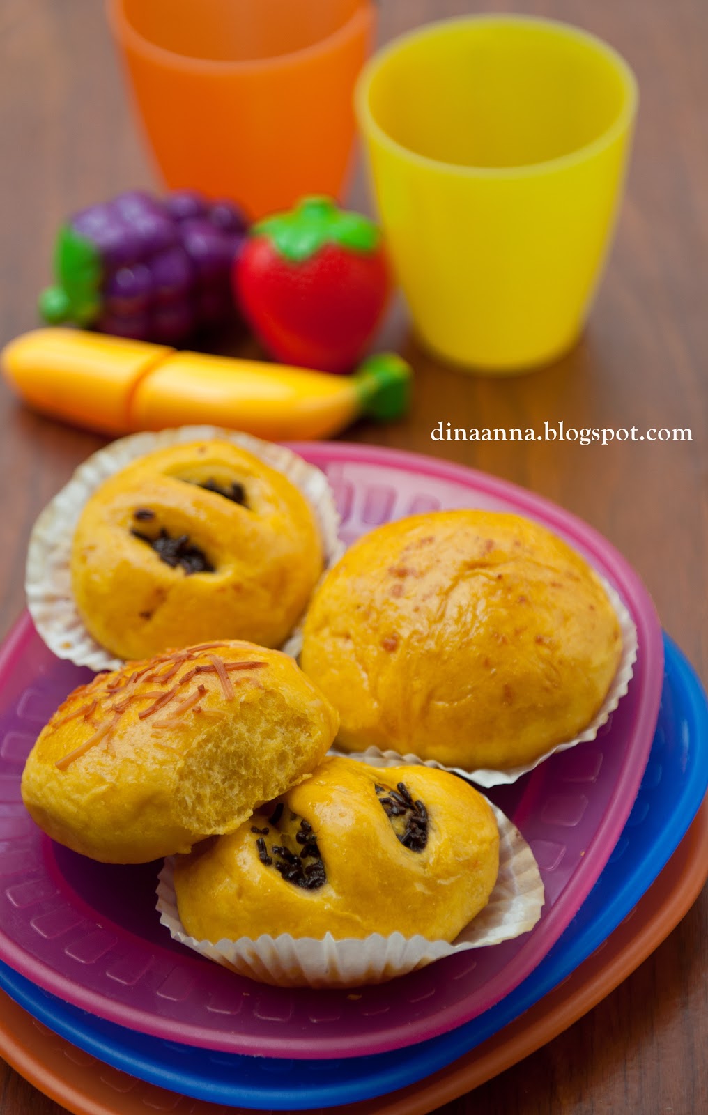 Homemade Heartmade: Roti wortel (Carrot yeast bread)