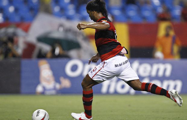 De rabona vale doble: ¿Ronaldinho a River?