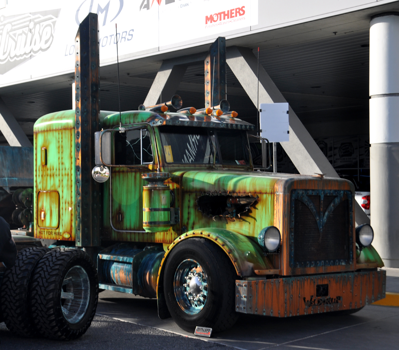 Just A Car Guy: the Welder Up crew brought a newish semi to SEMA! Cool ...