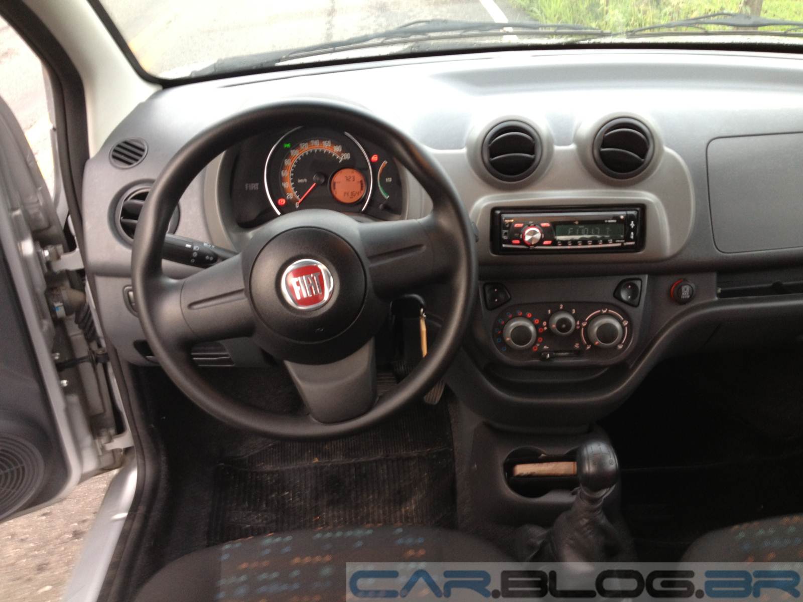 Uno Vivace 1.0 2013: preço, consumo, fotos e ficha técnica | CAR.BLOG.BR