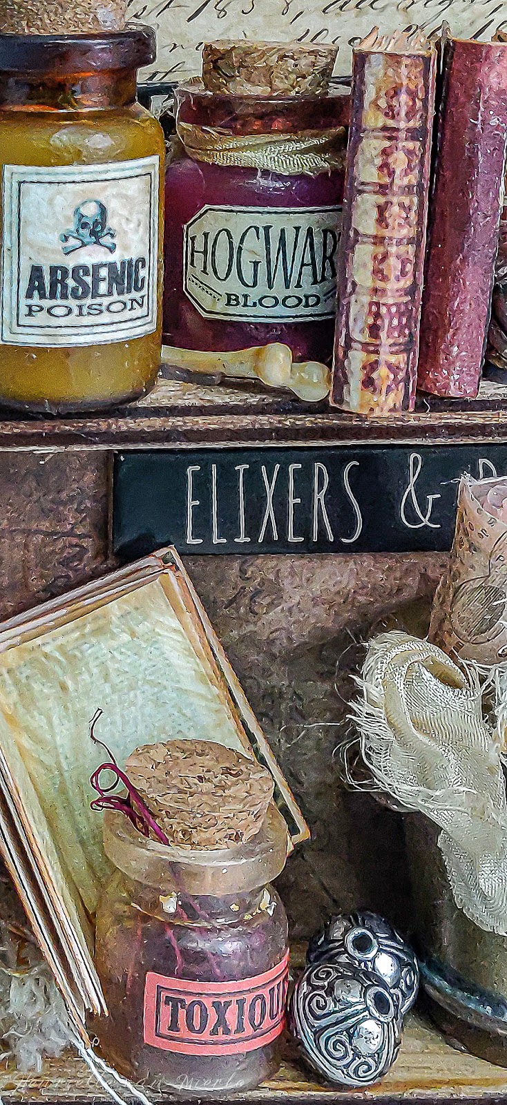 Miniature Apothecary - Henriëtte van Mierlo