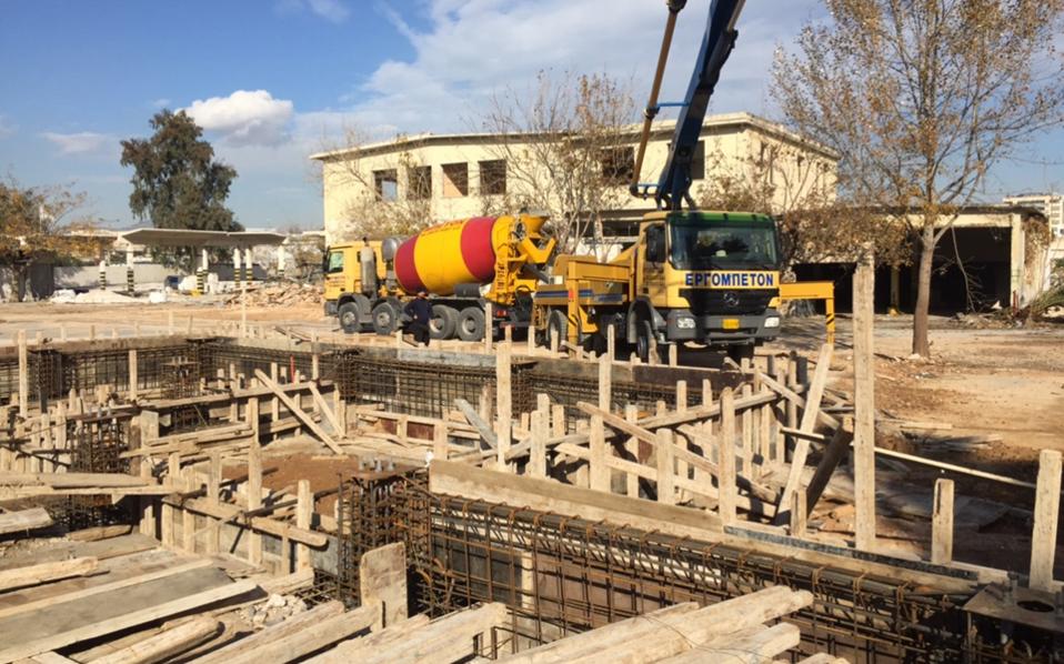 Οίμος-Αθήνα: ΕΝΩ ΔΕΝ ΕΧΟΥΜΕ ΧΡΗΜΑΤΑ ΝΑ ΧΤΙΣΟΥΜΕ ΣΧΟΛΕΙΑ, XΤΙΖΟΥΜΕ ΤΖΑΜΙ ...