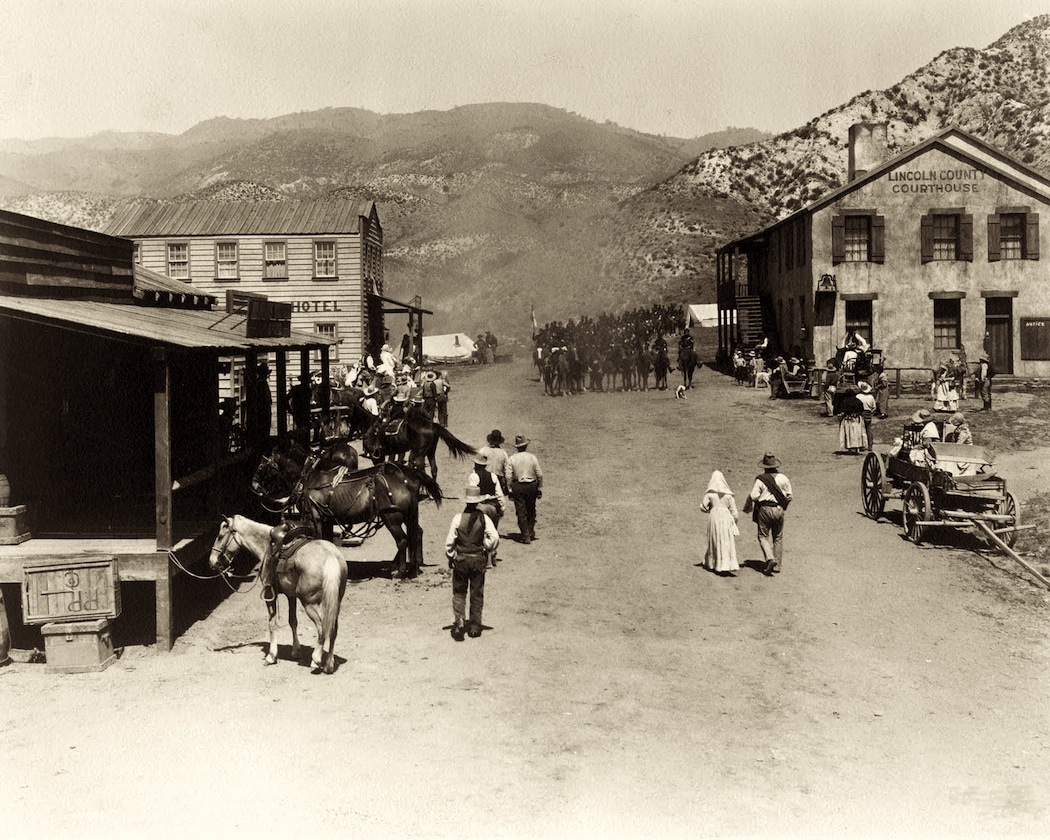 A drifting cowboy: Was Billy the Kid (1930) filmed in Porter Ranch?