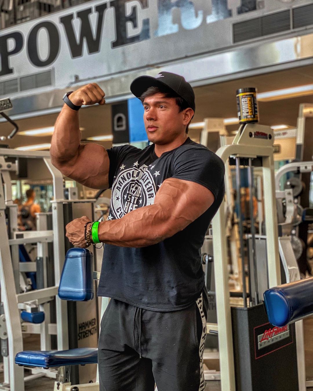 the beauty of male muscle: Sunday with Daniel