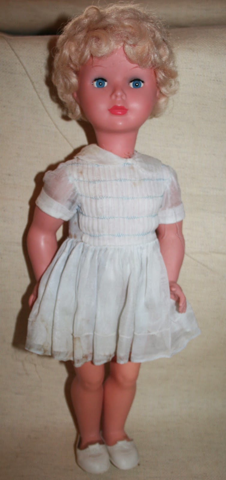 PLANET OF THE DOLLS: Doll-A-Day 256: Ratti Blonde doll