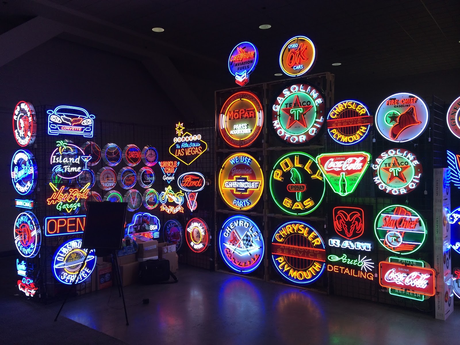 Bright Neon Signs New Products: Neon Signs are still Mainstream