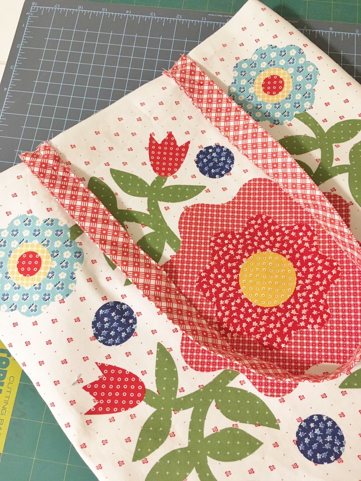 Farm Road Quilts: Easy Panel Tote Bag Tutorial