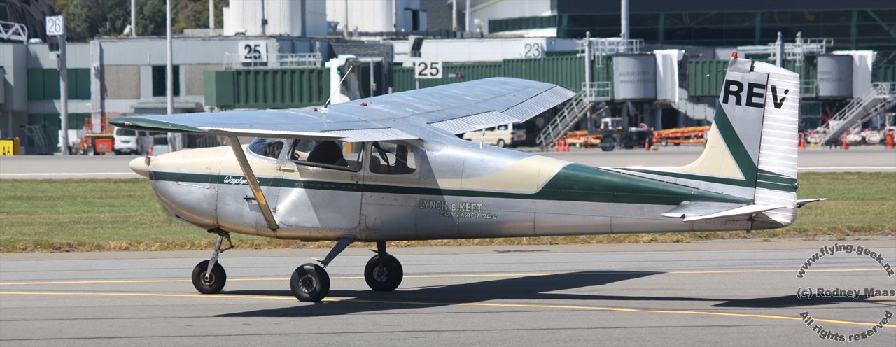 Rodney's Aviation Ramblings: Vintage Cessna 172 at Wellington
