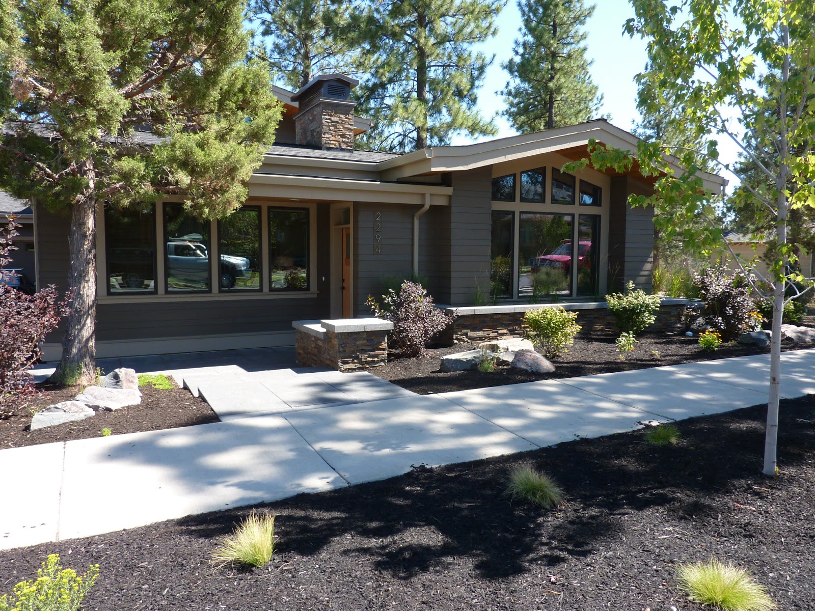 BOISINEAU MASONRY: Rox Pro Ledgestone Light Veneer